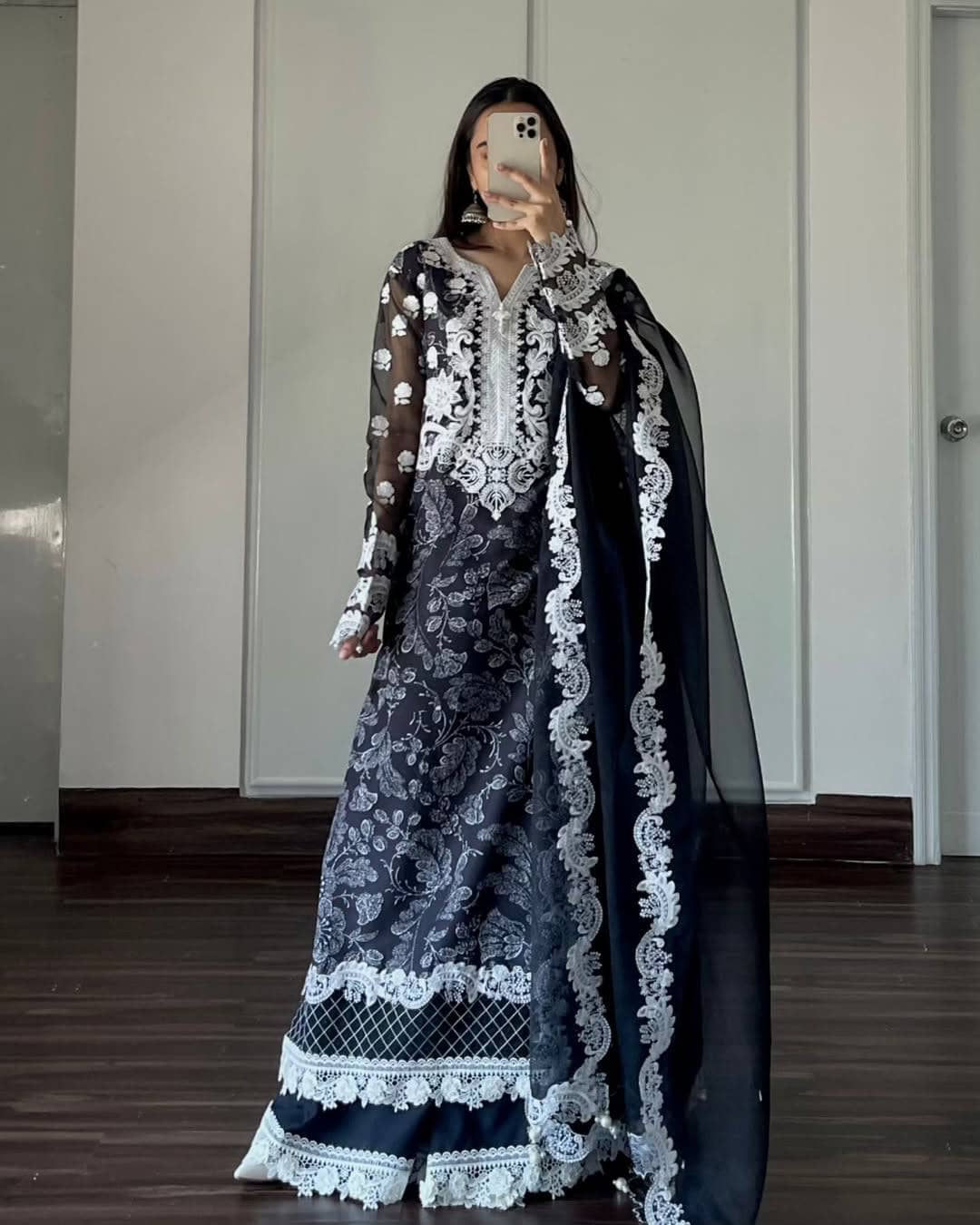 Spotted in Myeesha Lawn -Awwal Boutique